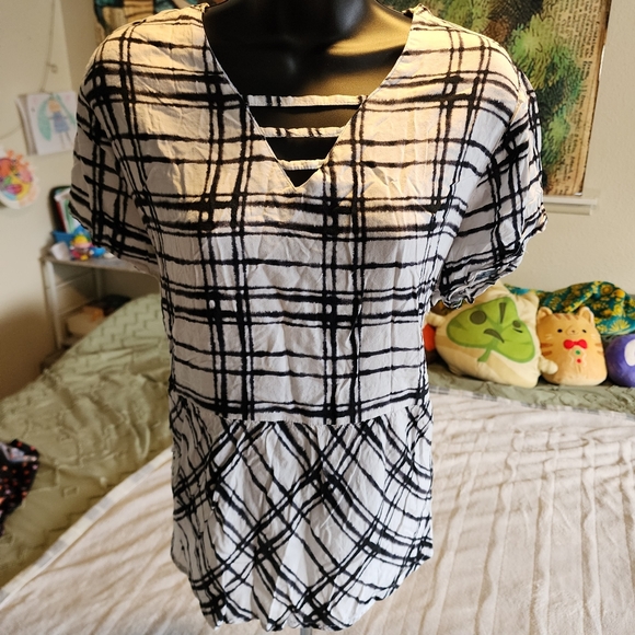 Cato | Tops | Cato 8w 2w Black White Peplum Shirt | Poshmark
